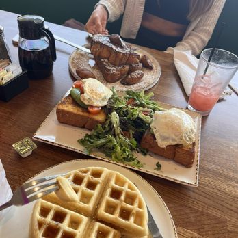 MADRES BRUNCH - Updated May 2024 - 413 Photos & 335 Reviews - 2099 E ...