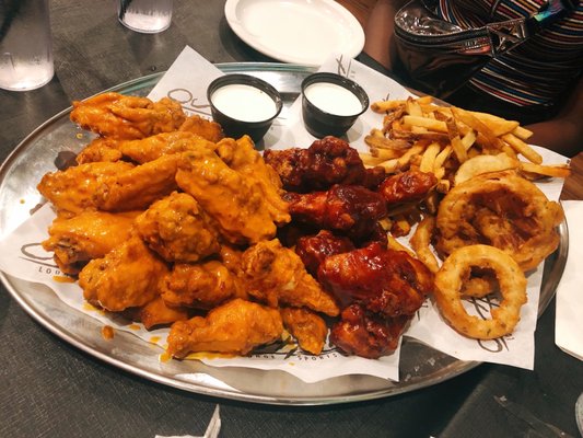 OUTPUT LOUNGE & SPORTS BAR - 221 Photos & 396 Reviews - 1758 W Grand ...