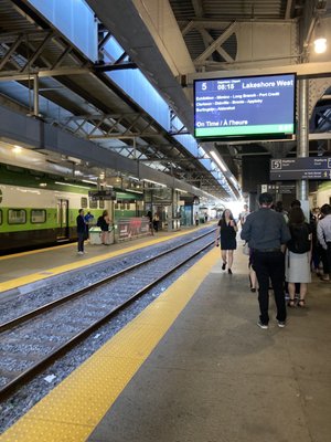 GO TRANSIT - Updated December 2025 - 68 Photos & 118 Reviews - 20 Bay ...
