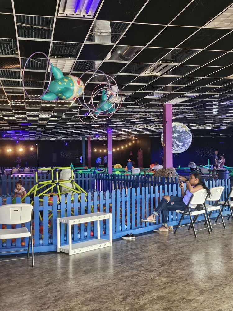 COSMIC MINI GOLF AND PLAY - Updated December 2025 - 40 Photos & 28 ...