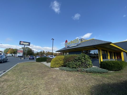 WINGS OVER SPRINGFIELD - 98 Photos & 111 Reviews - 1219 Parker St ...