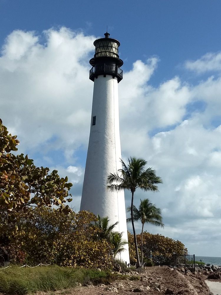 CAPE FLORIDA LIGHTHOUSE - 472 Photos & 41 Reviews - 1200 Crandon Blvd ...