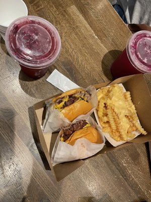 SHAKE SHACK DOWNTOWN INDIANAPOLIS - Updated December 2025 - 102 Photos ...