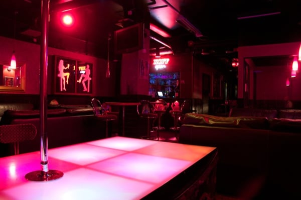 CRYSTAL SHOW CLUB - Updated December 2025 - 35 Photos - Lönnrotinkatu ...