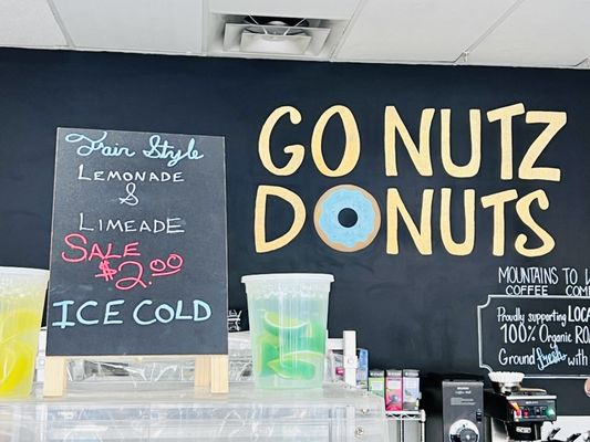 GO NUTZ DONUTS - Updated May 2024 - 182 Photos & 204 Reviews - 36068 ...
