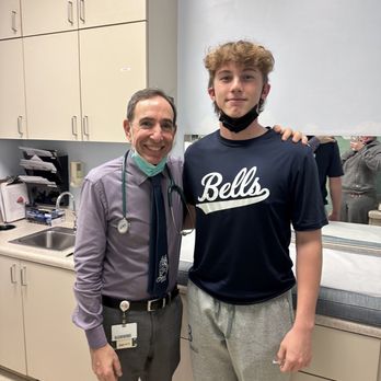 DAVID K TRAGER, MD - Updated December 2025 - 56 Reviews - 14880 Los ...