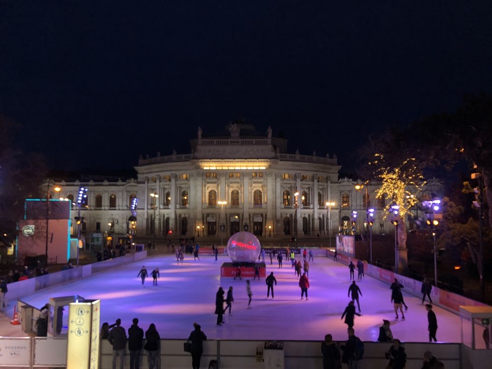 WIENER EISTRAUM - 112 Photos & 28 Reviews - Rathausplatz, Wien, Austria ...