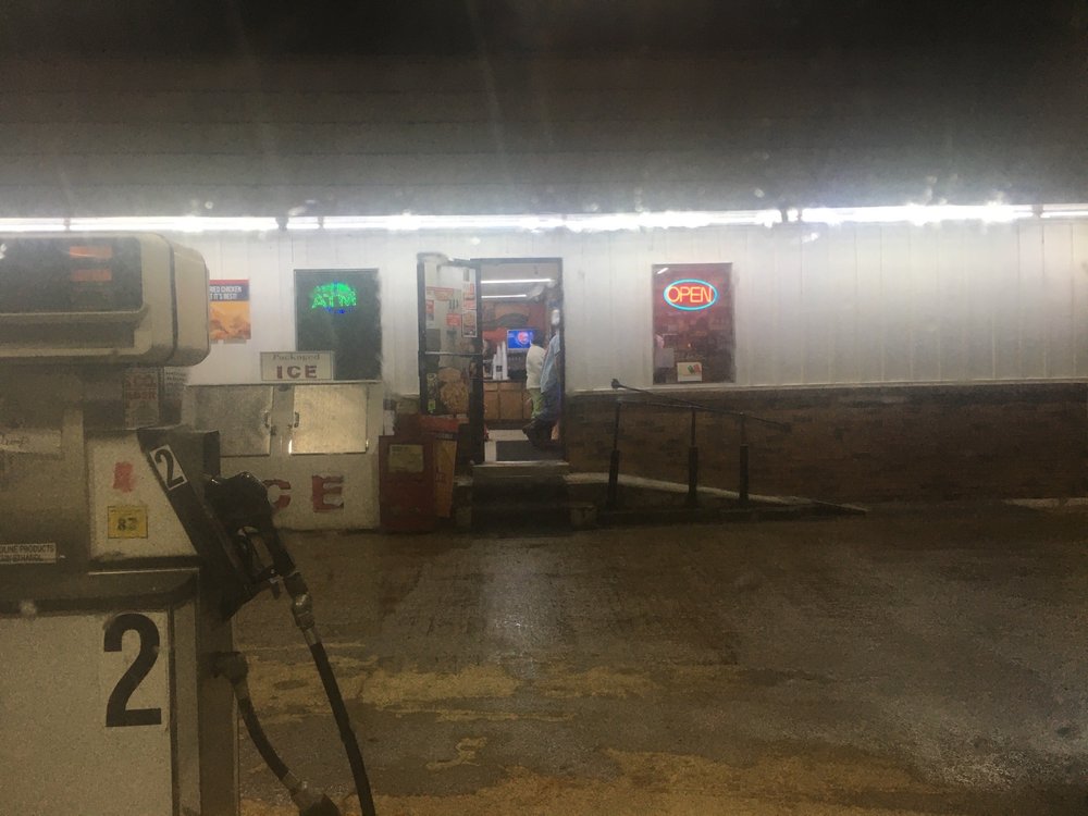 DEE’S OIL GAS STATION - Updated 05/2025 - 411 S Guyton Blvd, Blue ...
