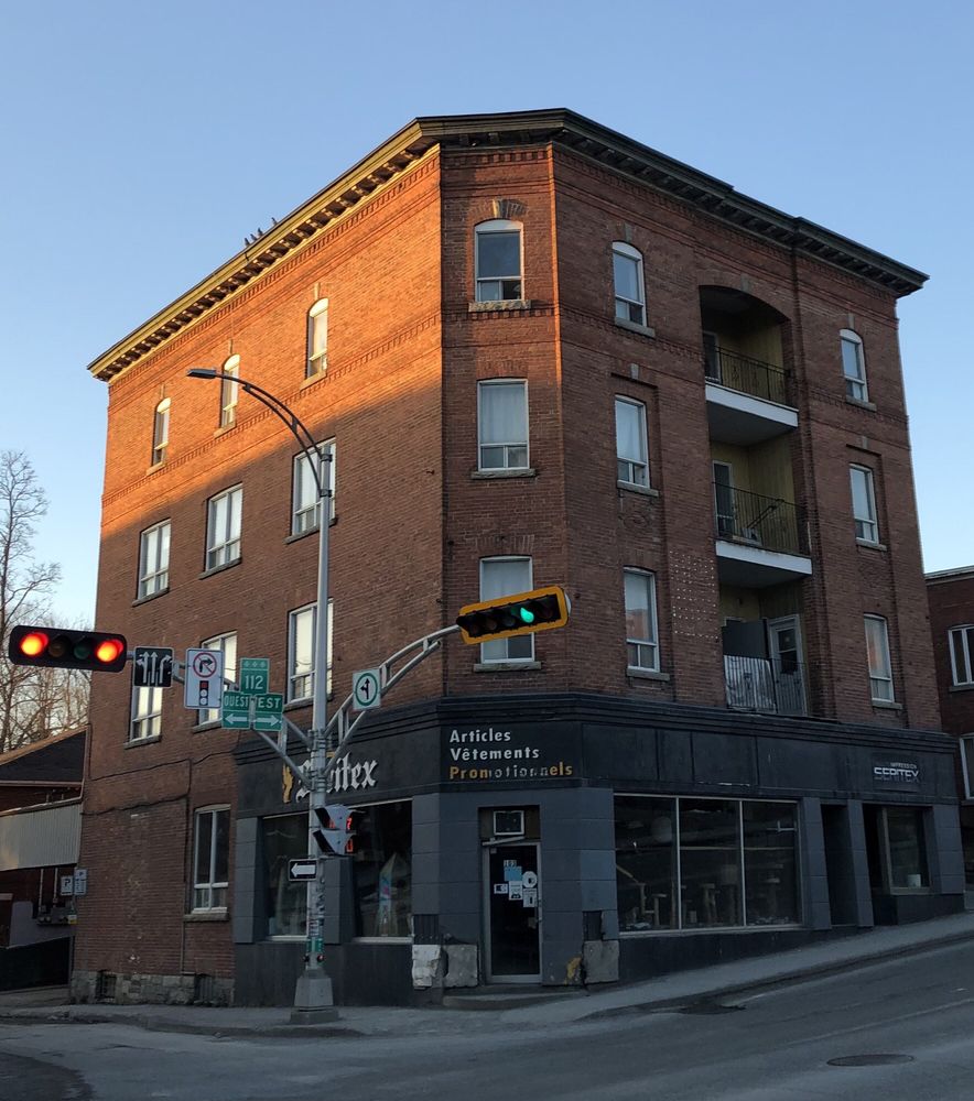 REFUGE LE CHÂTEAU - Updated June 2026 - 103 Rue King East, Sherbrooke ...