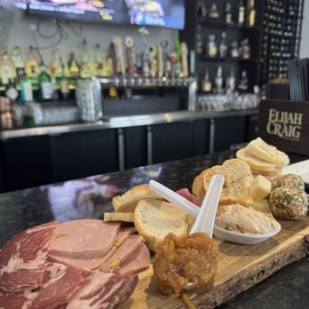 FIN & TONIC - Updated December 2025 - 461 Photos & 238 Reviews - 1301 ...