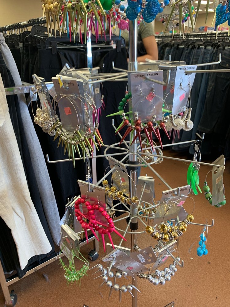 GOODWILL INDUSTRIES OF SOUTHEASTERN LA - 10 Photos & 13 Reviews - 123 ...