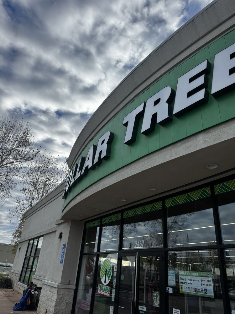 DOLLAR TREE - Updated May 2026 - 154 Photos - 7457 N Blackstone Ave ...