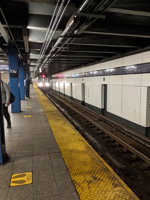 THE E TRAIN - Updated June 2024 - 109 Photos & 97 Reviews - New York ...