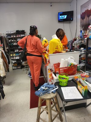 MAMA DEB’S CLOSET - 4665 Brownsboro Rd, Winston-Salem, North Carolina ...