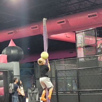 FLYING SQUIRREL TRAMPOLINE PARK - Updated May 2025 - 156 Photos & 97 Reviews - 1325 SE Everett ...
