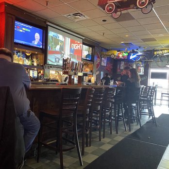 T.J. HOOLIGANS PUB & GRUB - Updated December 2025 - 40 Photos & 72 ...