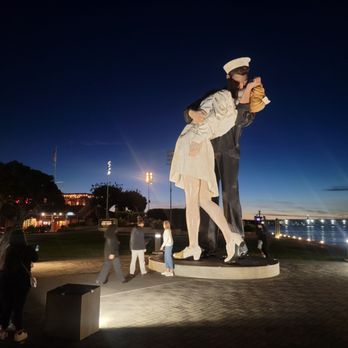UNCONDITIONAL SURRENDER STATUE - EMBRACING PEACE - Updated June 2025 ...