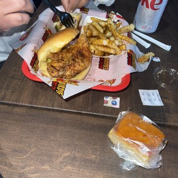 BIRDIES HOT CHICKEN - Updated November 2025 - 111 Photos & 103 Reviews ...