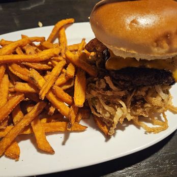 RED ROBIN GOURMET BURGERS AND BREWS - Updated June 2024 - 464 Photos ...