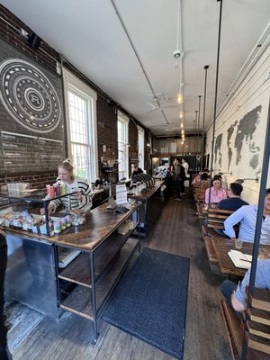 REVOLVER - Updated October 2025 - 944 Photos & 646 Reviews - 325 Cambie ...