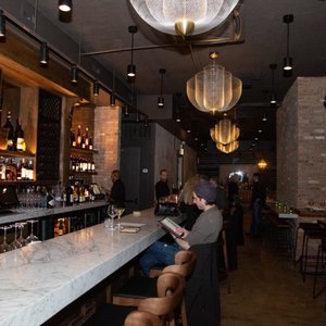 GUS’ SIP AND DIP - Updated January 2025 - 46 Photos - 51 W Hubbard St, Chicago, Illinois - Pubs ...