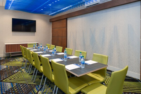 HOLIDAY INN EXPRESS & SUITES ELKO - 17 Photos & 20 Reviews - 2542 Ruby ...