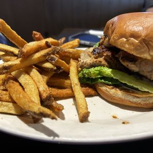 HALFTIME BAR & GRILL - Updated October 2025 - 27 Photos & 110 Reviews ...