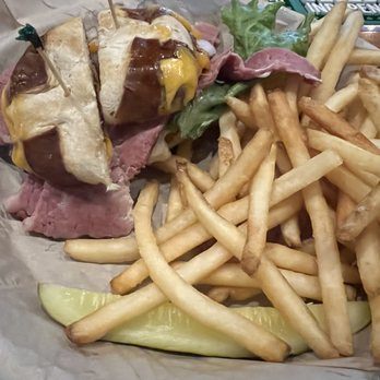 HOOLIGAN’S - Updated January 2025 - 56 Photos & 140 Reviews - 2017 E ...