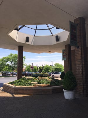 ELK GROVE VILLAGE PUBLIC LIBRARY - Updated October 2025 - 10 Photos ...