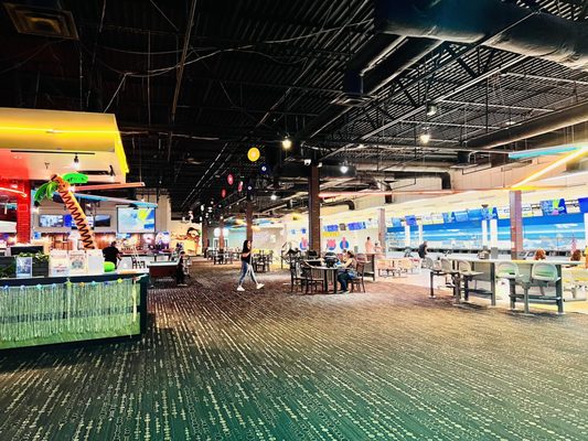 BOARDWALK BOWL ENTERTAINMENT CENTER - Updated August 2024 - 105 Photos ...