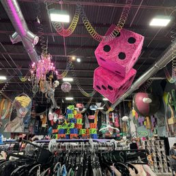 JUNKEE CLOTHING EXCHANGE - Updated October 2025 - 562 Photos & 408 ...