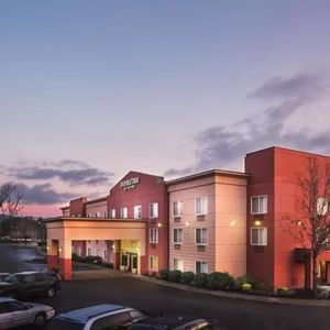 EMBASSY SUITES BY HILTON PORTLAND TIGARD - Updated December 2024 - 400 ...