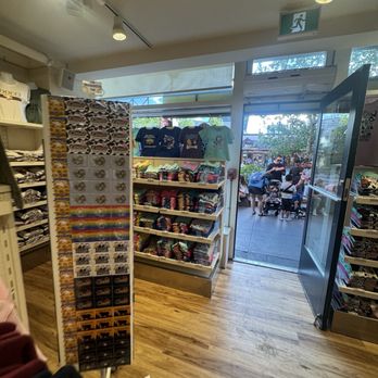 COWS - Updated November 2025 - 352 Photos & 211 Reviews - 138 Banff ...