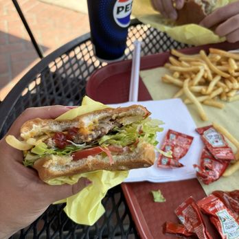 CHUBBIES HAMBURGERS - Updated December 2025 - 143 Photos & 208 Reviews ...