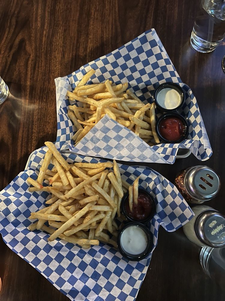 THE WOLF DEN BAR AND GRILL - Updated November 2025 - 75 Photos & 26 ...