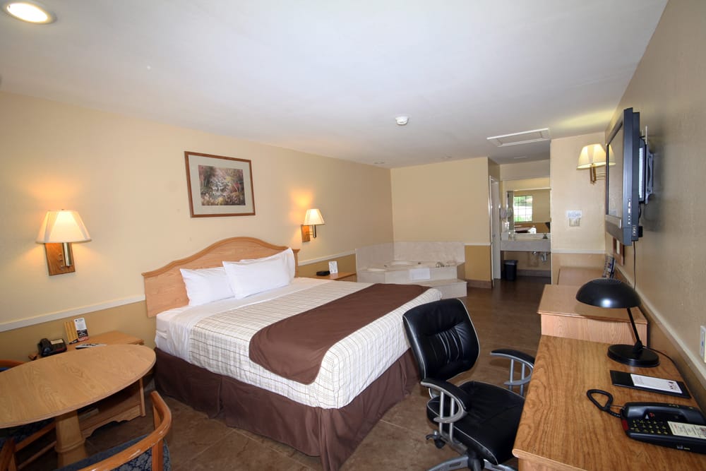 EXECUTIVE INN - EDINBURG - 11 Photos - 2006 S Closner Blvd, Edinburg ...