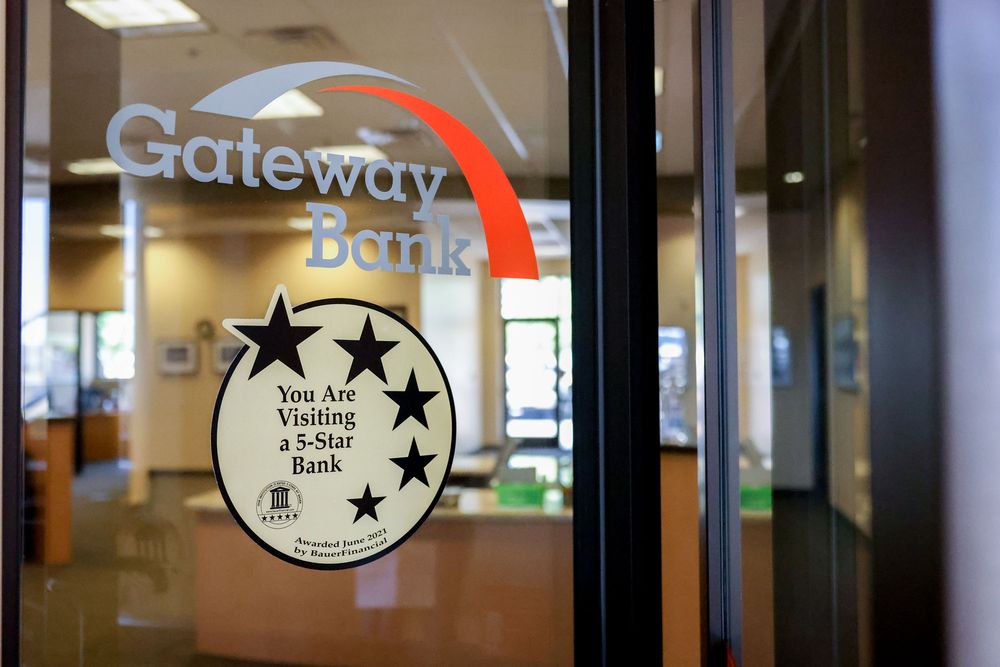 GATEWAY BANK - Updated April 2026 - 13 Photos - 6860 E Warner Rd, Mesa ...