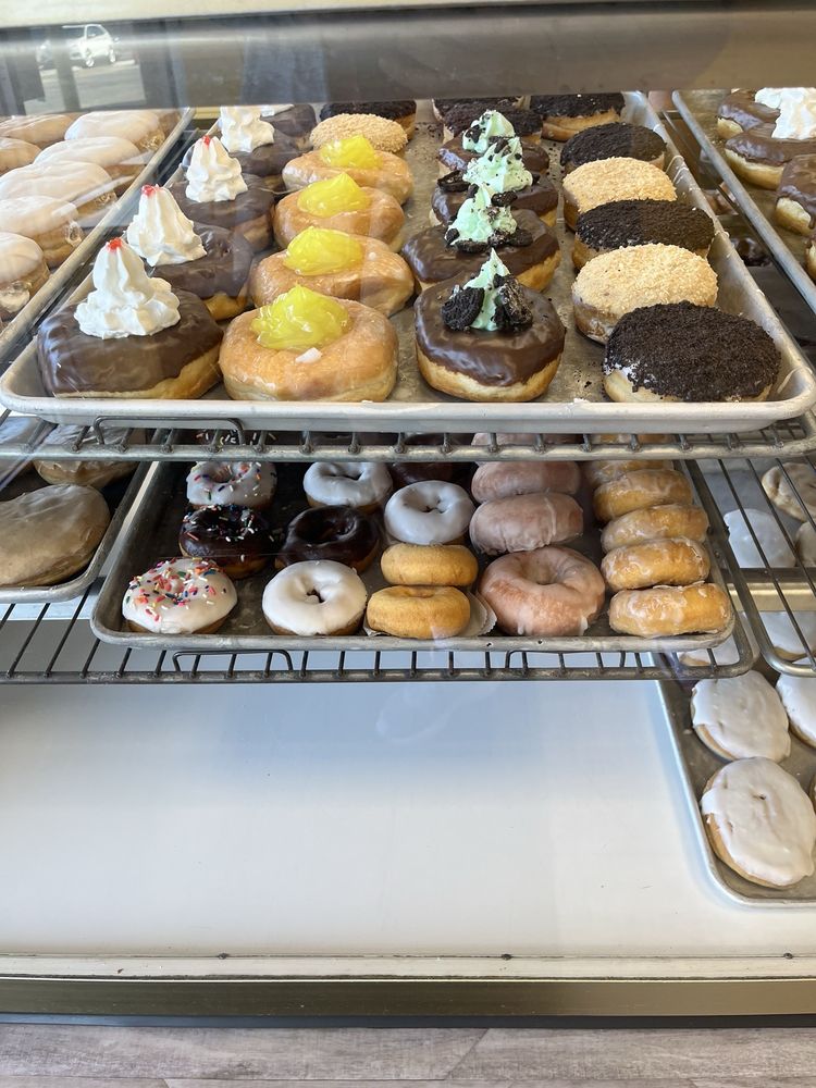 MEL-O-CREAM DONUTS - Updated January 2026 - 11 Photos - 1953 W Monroe ...