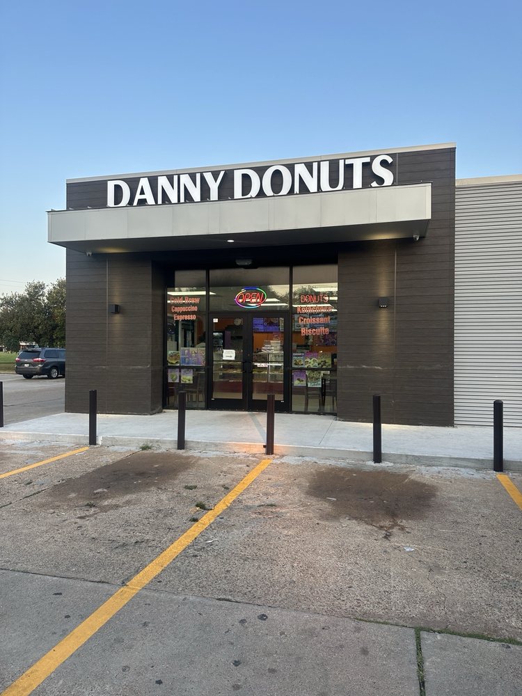 DANNY’S DONUTS - Updated July 2025 - 33 Photos & 14 Reviews - 1102 ...