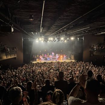 ROADRUNNER - Updated February 2025 - 72 Photos & 74 Reviews - 89 Guest ...