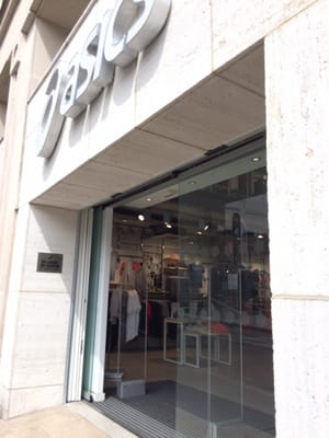 ASICS STORE - Updated August 2025 - 6 rue d'Amsterdam, Paris, France ...