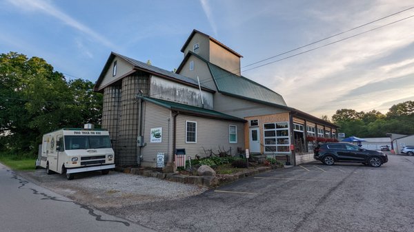 WAKEMAN ELEVATOR CRAFT BEER & WINE BARN - Updated December 2025 - 58 ...