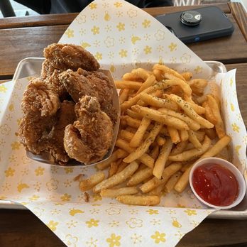 BLOOM CHICKEN - Updated June 2024 - 182 Photos & 71 Reviews - 365 Essex ...