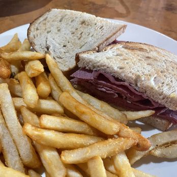 CHILLERS GRILL - Updated December 2025 - 352 Photos & 525 Reviews ...