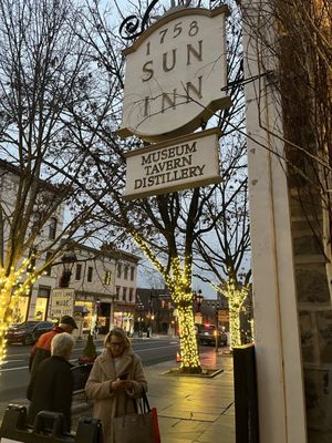 TAVERN AT THE SUN INN - Updated May 2024 - 94 Photos & 57 Reviews - 564 ...