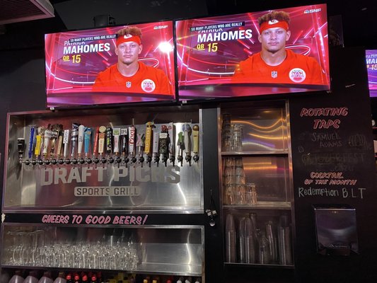 DRAFT PICKS SPORTS GRILL - Updated November 2024 - 177 Photos & 277 ...
