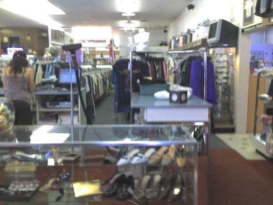 REPEAT PERFORMANCE - 26 Photos & 60 Reviews - 1429 N Van Ness Ave ...