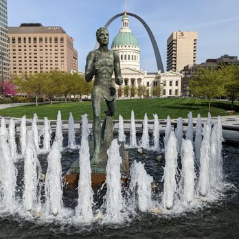 OLYMPIC RUNNER MONUMENT - Updated October 2025 - 500 Chestnut St, Saint ...