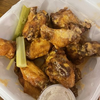 SHARKY’S WINGS & RAW BAR - Updated March 2024 - 607 Photos & 627 ...