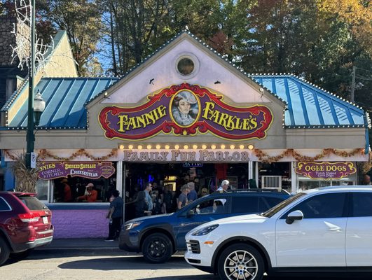 FANNIE FARKLE’S FAMILY FUN PARLOR - Updated January 2026 - 61 Photos ...